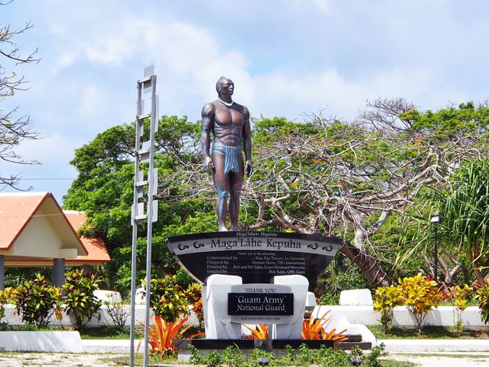 大酋長キプハ像～ハガニアの観光スポット | Guam Navi